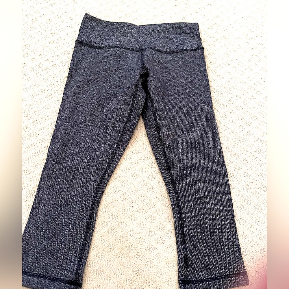 Lululemon Grey Cross Stitch Pattern Leggings - Gem